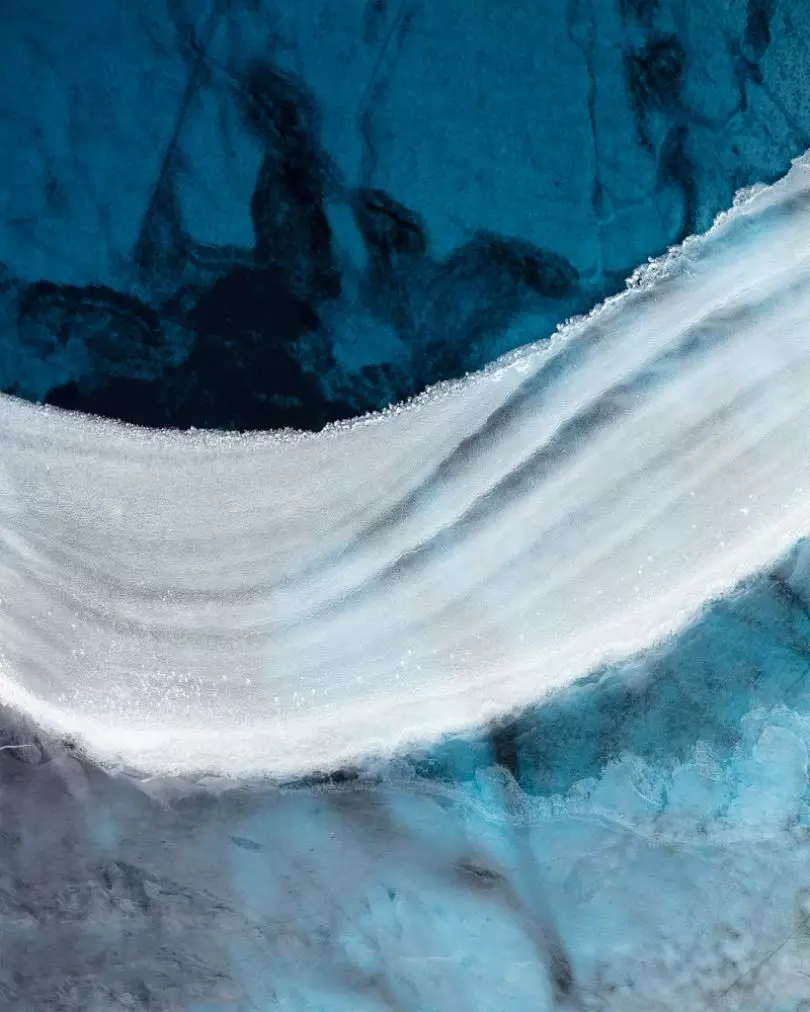 Il-fotografija mill-ajru ta' Tom Hegen tenfasizza l-effett tat-tisħin globali fuq l-Artiku 2607_7