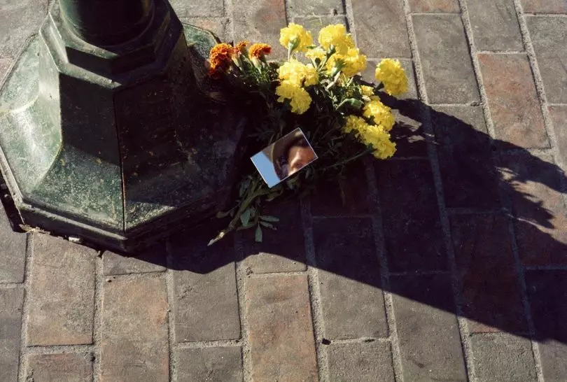 自畫像，芝加哥，1975 年 10 月 © Vivian Maier 莊園，由紐約 Maloof Collection 和 Howard Greenberg 畫廊提供