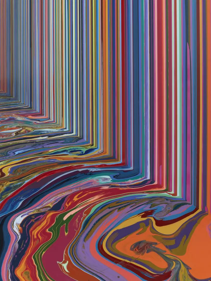 Les `` peintures de flaques d'eau '' à grande échelle de Ian Davenport qui coulent dans des piscines aux couleurs de l'arc-en-ciel 2654_4