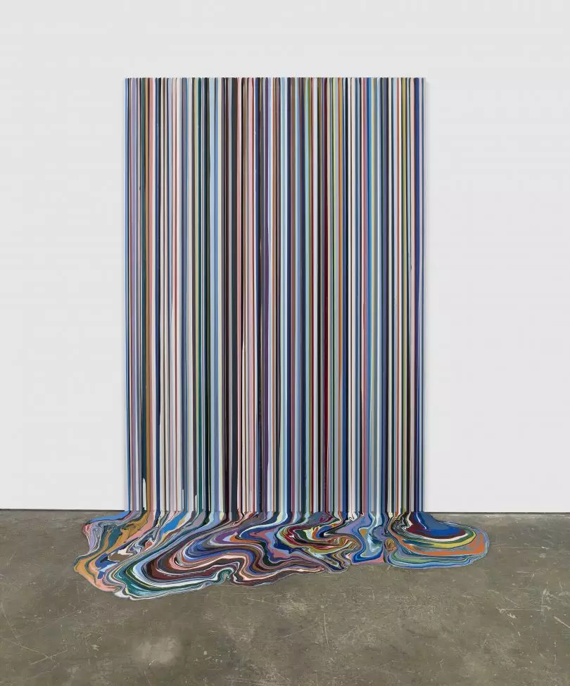 Las 'pinturas de charcos' a gran escala de Ian Davenport que gotean en piscinas de colores del arcoíris 2654_5