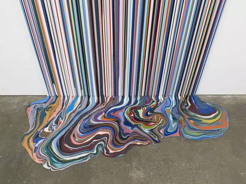 इयान डेवनपोर्ट की बड़े पैमाने पर 'पोखर पेंटिंग' जो इंद्रधनुषी रंग के पूल में टपकती हैं 2654_7