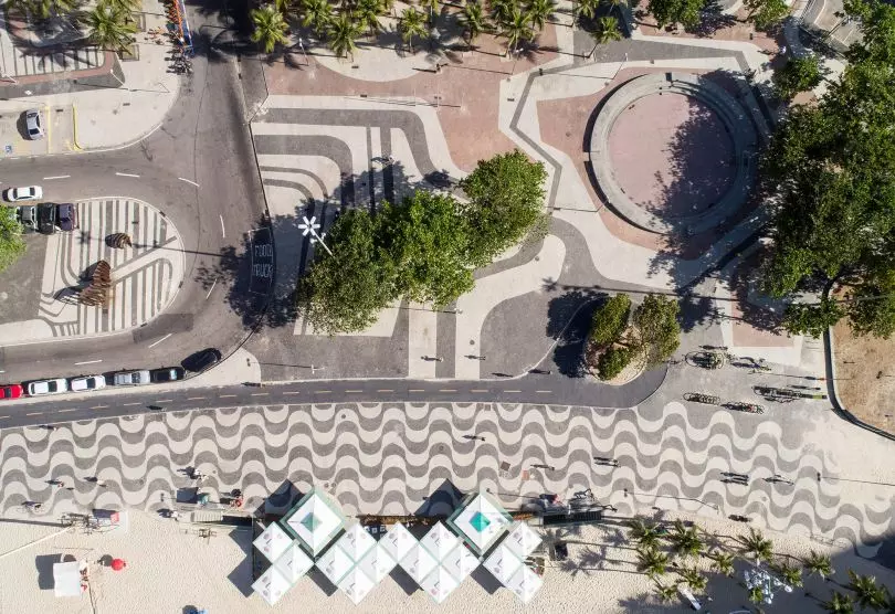 Taman modernis dan trotoar Copacabana dirancang oleh Roberto Burle Marx 2657_5