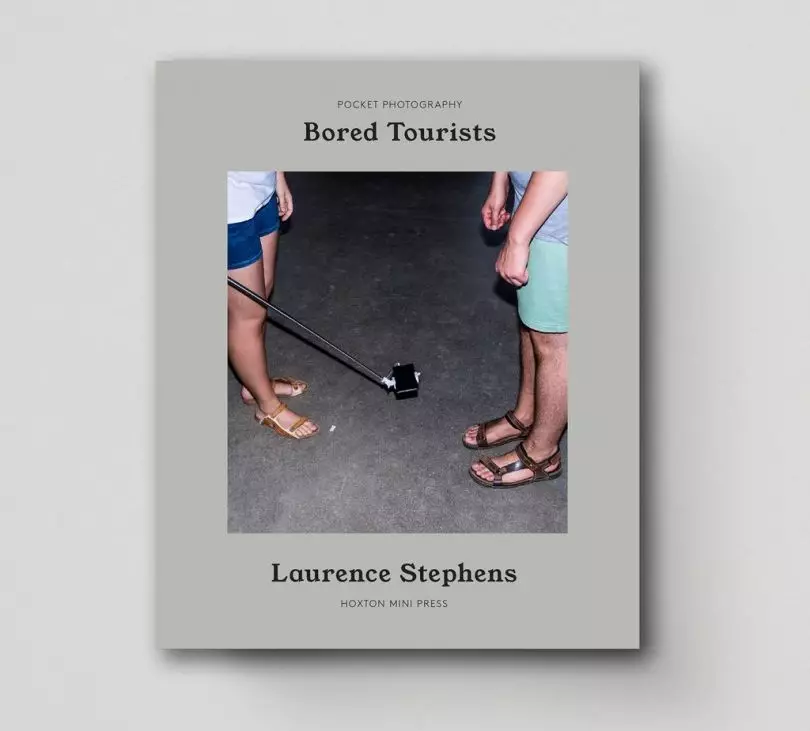 Bored Tourists est un livre de Laurence Stephens, publié par Hoxton Mini Press.