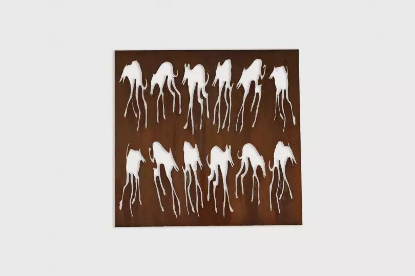 Shadow Dog Cut Out, kvadratisk 119 cm X 114 cm, med tillatelse fra Hignell Gallery