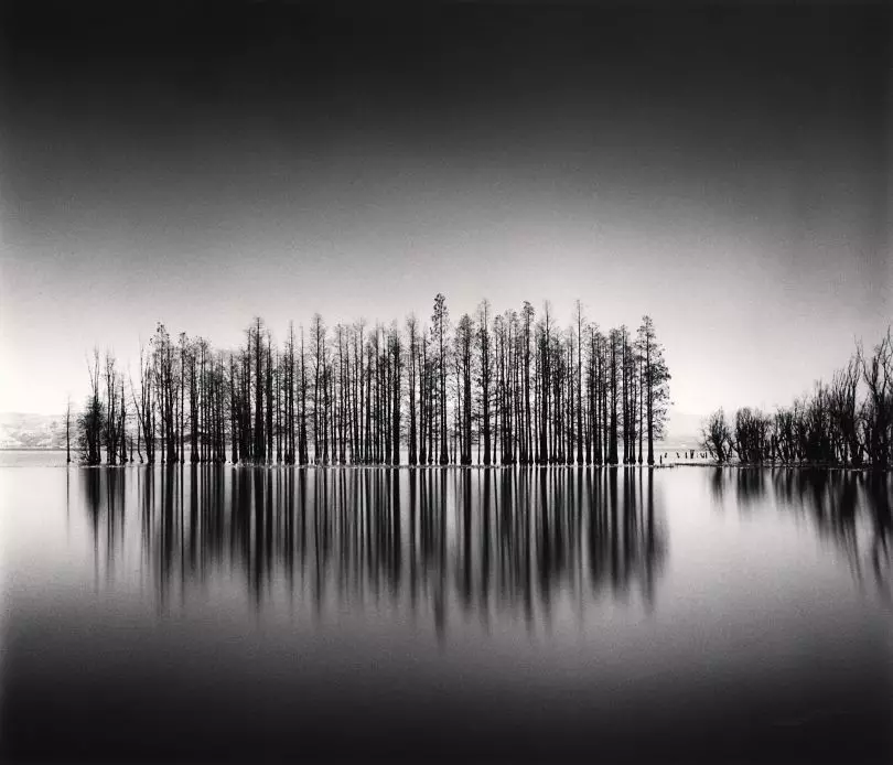 Tout imaj koutwazi Michael Kenna ak Blue Lotus Gallery