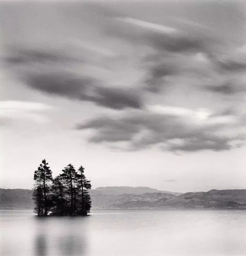 Philosopher's Tree pa Michael Kenna se yon vwayaj espirityèl nan atensyon 2731_4