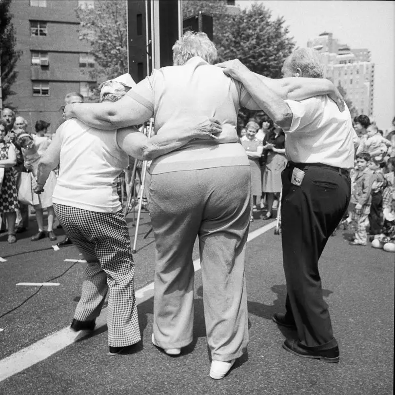 ცეკვა Lower East Side Street Festival-ზე, ნიუ-იორკი, 1978 წლის ივნისი © მერილ მეისლერი