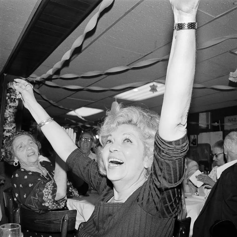 Tina i Sammy's Roumanian, NY, Iulai 1978 © Meryl Meisler