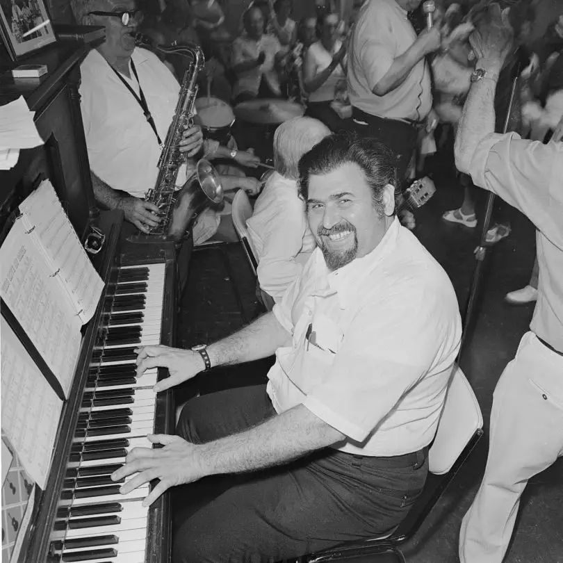 Lojtar piano në Henry Street Settlement Good Companions Senior Center, NY, qershor 1978 © Meryl Meisler