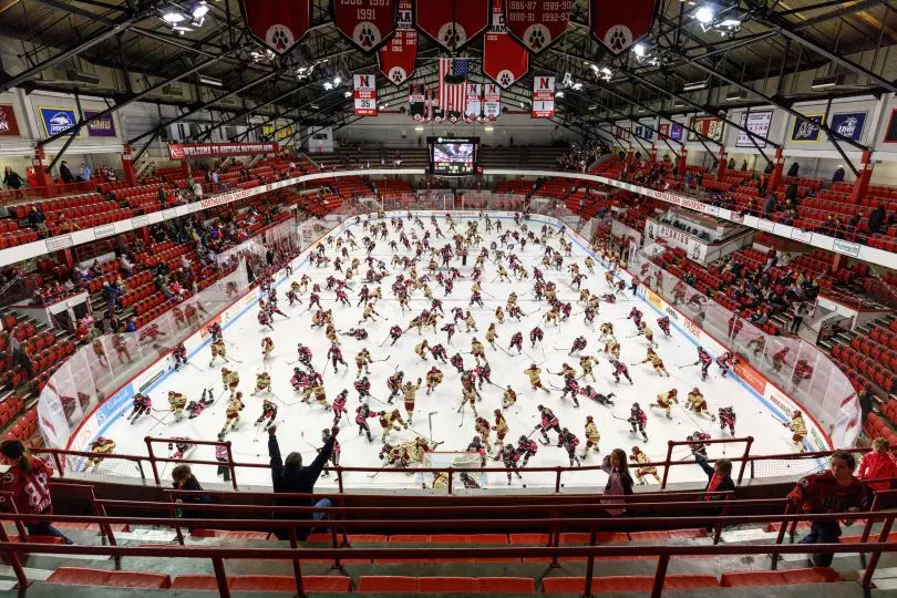 Campos llenos de gente: fotografías compuestas de campos deportivos que muestran patrones humanos 2755_12