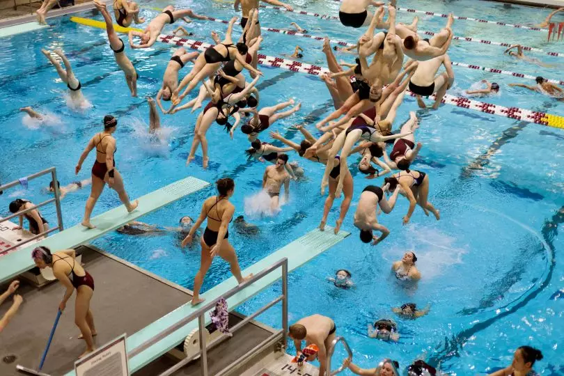 Crowded Fields: zusammengesetzte Fotografien von Sportplätzen, die menschliche Muster zeigen 2755_14