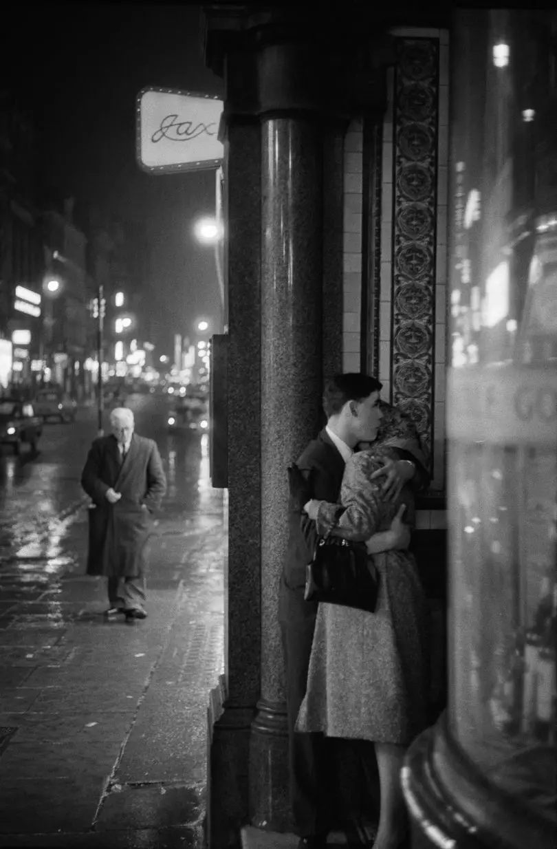 Oxford Street, Λονδίνο 1960 © Philip Jones Griffiths / Magnum Photos