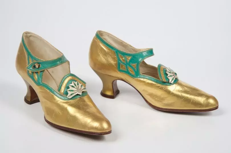 Co-operative Wholesale Society, Bar Shoes 1920-1925 lieta tsa khauta le tse tala tsa letlalo, Northampton Museum le Art Gallery © courtesy of Northampton Museum and Art Gallery