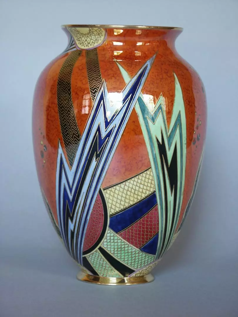 Enoch Boulton pou Carlton Ware JAZZ Pattern 3353, vaz seramik ane 1930 ekla zoranj, Koleksyon Prive © Terry Wise, koutwazi Terry Wise / Carlton Ware World