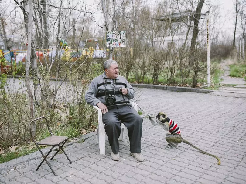 Fotografie Martina Holíka o opustenom a zabudnutom Luna parku v Arménsku 2842_3