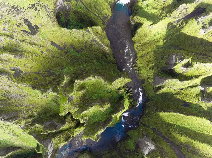 Iceland From Above: مجموعه های عکاسی جذاب، مناظر دراماتیک را به آثار هنری تبدیل می کند 2878_10