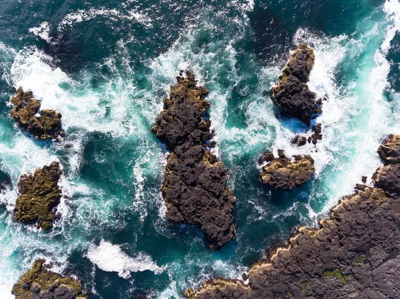 Iceland From Above: ຊຸດການຖ່າຍຮູບທີ່ຈັບໃຈໄດ້ປ່ຽນພູມສັນຖານທີ່ງົດງາມເປັນວຽກງານສິລະປະ 2878_12