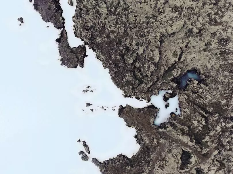 Iceland From Above: ຊຸດການຖ່າຍຮູບທີ່ຈັບໃຈໄດ້ປ່ຽນພູມສັນຖານທີ່ງົດງາມເປັນວຽກງານສິລະປະ 2878_5