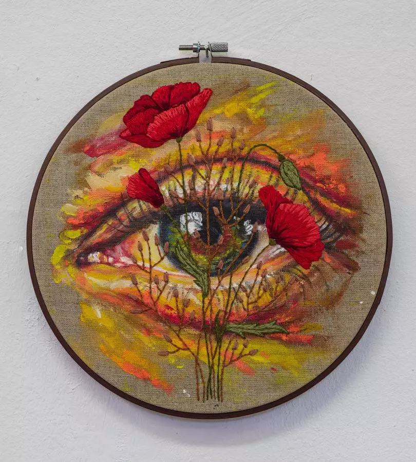 David Walker x Yuli Gates ‘Form & Flora – Eye’ акрил і вишивка на льоні D23см