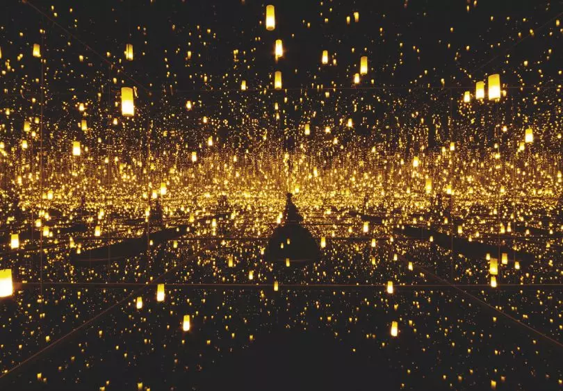 Yayoi Kusama, Hậu quả của sự tàn phá vĩnh cửu, 2009, gỗ, gương, nhựa, acrylic, đèn LED, nước, nhôm, 287 x 415 x 415 cm. Tín dụng hình ảnh: tác phẩm nghệ thuật © Yayoi Kusama (trang 199)