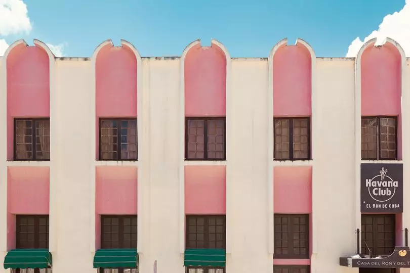 Buntes Kuba: Der Fotograf Salvador Cueva fängt bonbonfarbene Architektur ein 2894_18