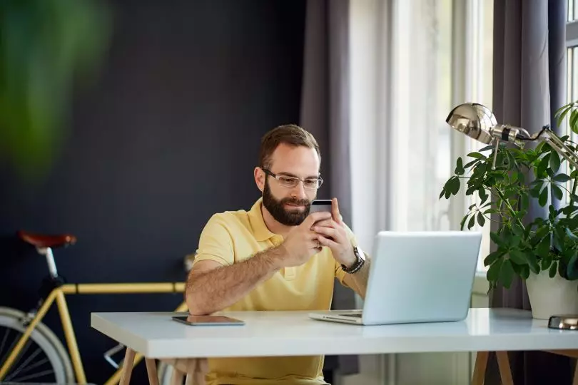 เอื้อเฟื้อรูปภาพจาก [Adobe Stock](https://stock.adobe.com/uk/?as_channel=email&as_campclass=brand&as_campaign=creativeboom-UK&as_source=adobe&as_camptype=acquisition&as_content=stock-FMF-banner)