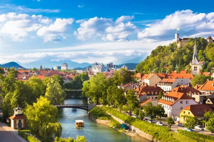 ទិដ្ឋភាពនៃ Ljubljana ។ រូបភាពមានអាជ្ញាប័ណ្ណតាមរយៈ Adobe Stock