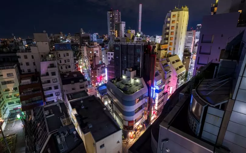 Dark Tokyo From Above: un fotógrafo captura a capital de neón de Xapón desde os tellados 2934_10