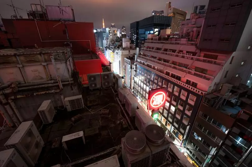 Tokio oscuro desde arriba: Fotógrafo captura la capital de neón de Japón desde los tejados 2934_3