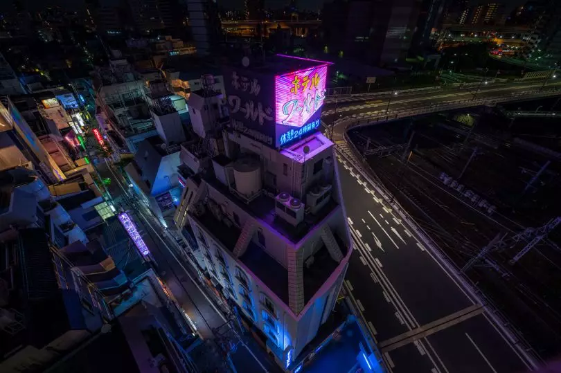 Donker Tokio van Bo: Fotograaf neem Japan se neonhoofstad van dakke af 2934_5