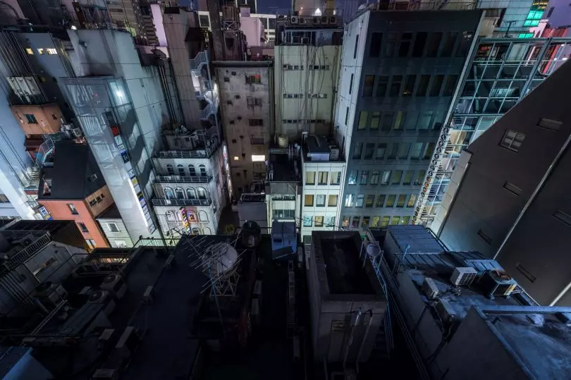 Dark Tokyo From Above: un fotógrafo captura a capital de neón de Xapón desde os tellados 2934_6