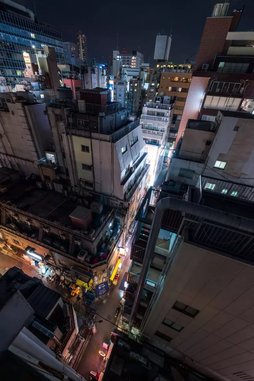 Dark Tokyo From Above: un fotógrafo captura a capital de neón de Xapón desde os tellados 2934_8