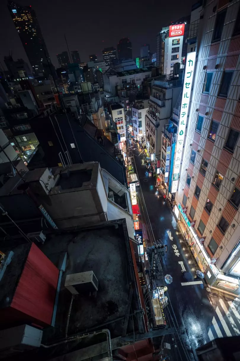 Dark Tokyo From Above: un fotógrafo captura a capital de neón de Xapón desde os tellados 2934_9