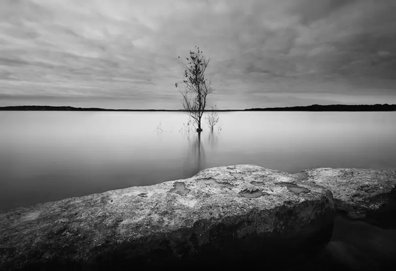 Czarno-biała minimalistyczna fotografia Tima Smitha, która pomaga żyć w teraźniejszości 2962_6