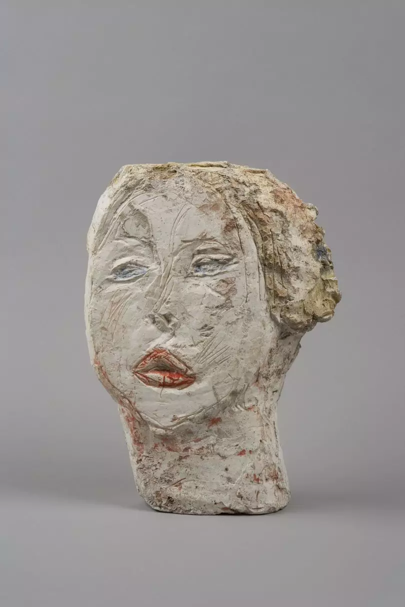 Hlava ženy [Flora Mayo] 1926 Maľovaná omietka 31,2 x 23,2 x 8,4 cm Zbierka Fondation Alberto et Annette Giacometti, Paríž © Alberto Giacometti Estate, ACS/DACS, 2017