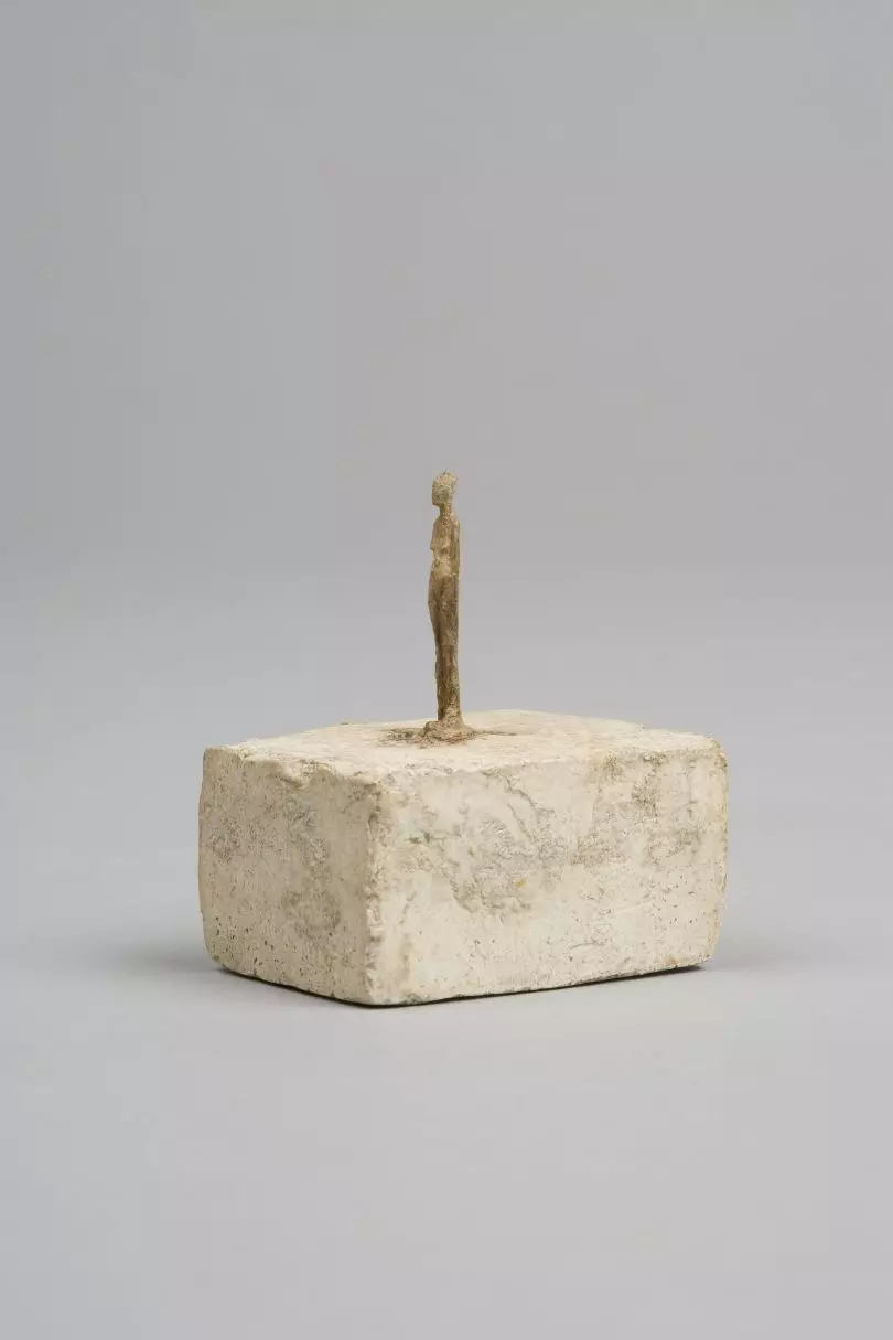 Patung Sangat Kecil c.1937-1939 Plester, jejak warna 4,5 x 3 x 3,8 cm Koleksi Fondasi Alberto et Annette Giacometti, Paris © Alberto Giacometti Estate, ACS/DACS, 2017