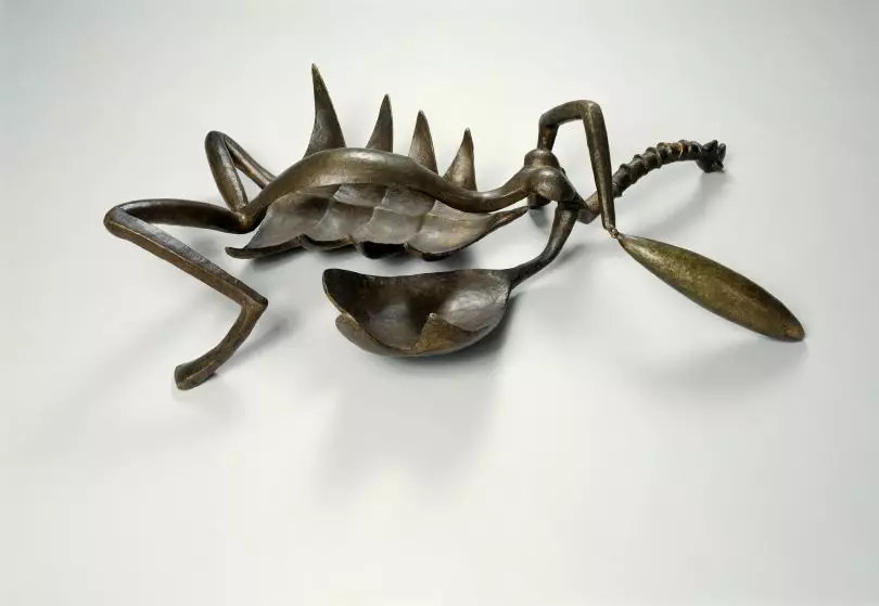 Žena s výrezom v krku 1932 Bronz (odliatok 1949) 22 x 75 x 58 cm Škótska národná galéria © Alberto Giacometti Estate, ACS/DACS, 2017