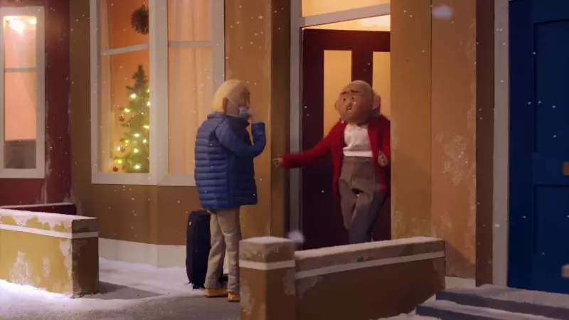 Աննա Մանցարիսը ղեկավարում է The New Normal-ը, հուզիչ կարճամետրաժ ֆիլմ, որը հարգում է այս Սուրբ Ծննդյան անհարմար վերամիավորումները: