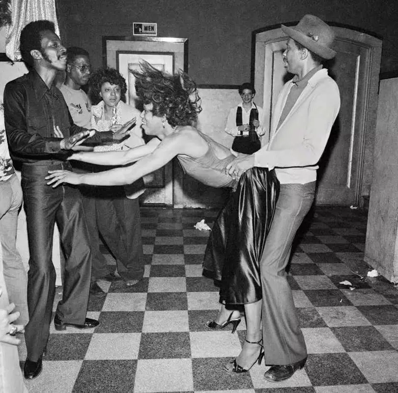 Qoob-ka-cayaar saddex-geesoodka ah, GG's Barnum Room NY, Disembar 1978 © Meryl Meisler
