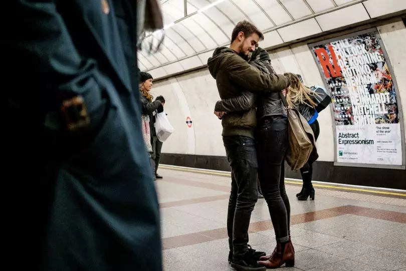 Fotografi Tarik Ahmet dokumenton 24 orët e para në metronë e Londrës 3128_18