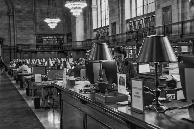 Fotograf indfanger stille og roligt livet i læsesalen på New York Public Library 3135_3