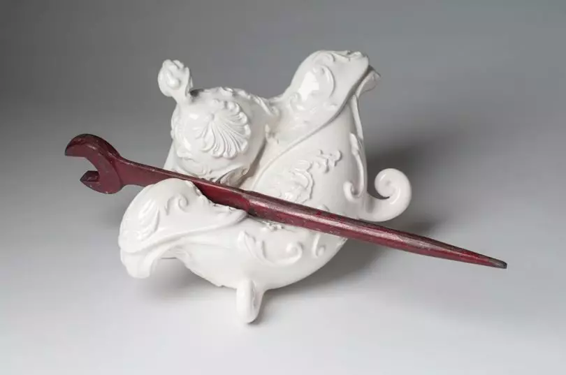 Visszaélés: A művész porcelánnal erőszakoskodik, hogy megvert, kortárs szobrokat készítsen 3146_2