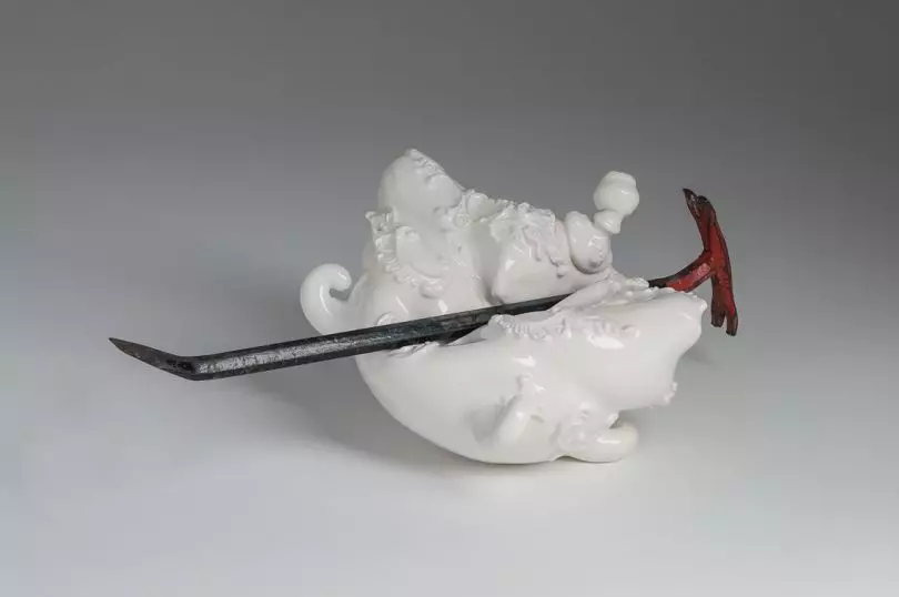 Abuse: Artist gets violent with porcelain to create beaten, contemporary sculptures 3146_4