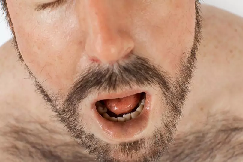 موږ لکه څنګه چې یو: هنرمند د orgasm په جریان کې د خپل مخ یو هایپر ریالیست مجسمه رامینځته کوي 3149_4