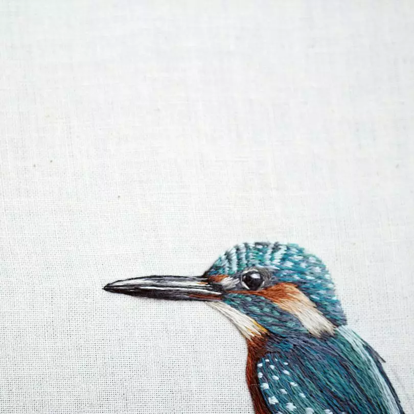 Delicately embroidered hoop artworks of wildlife by Emillie Ferris 3160_11