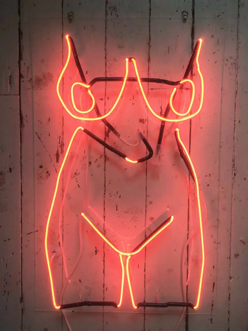 Neon Portraits: Anonymous liab qab selfies hloov mus rau neon sculptures 3168_1