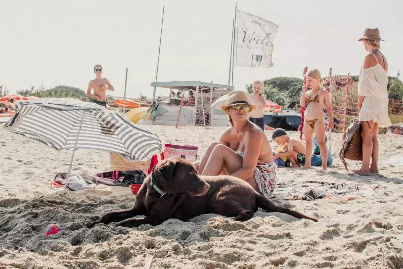 Jeta në plazh: Një eksplorim fotografik intrigues i jetës në një plazh në Saint-Tropez 3198_5