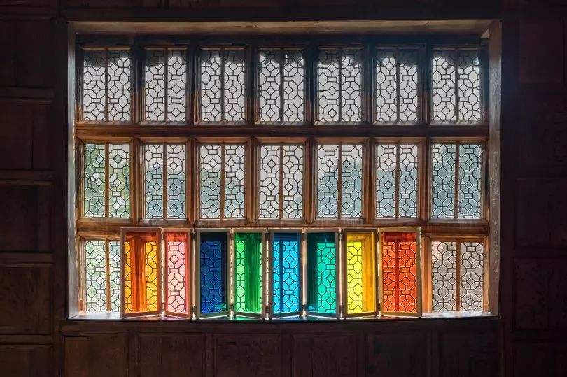 Есенни светлини: Художничката Лиз Уест хвърля нова светлина през древната зала от 16-ти век 3217_3