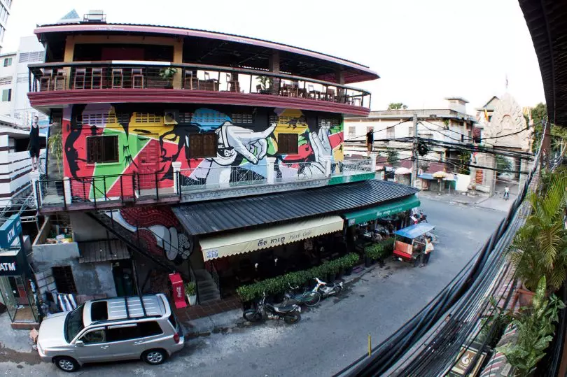 Urban Interventiounen: Faarweg Wandbiller erschéngen iwwer Asien an Europa 3266_3