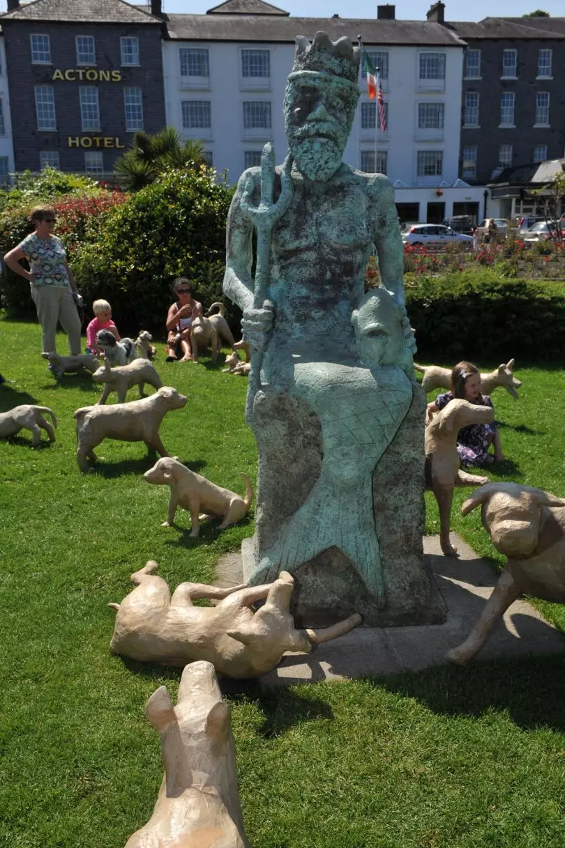 The Dog Project: 120 mapaglarong papier-mâché pooch na pinakawalan sa County Cork 3278_12